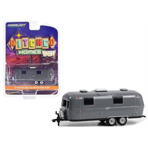 Greenlight 1/64 1971 Airstream Double-Axle Land Yacht Safari ...